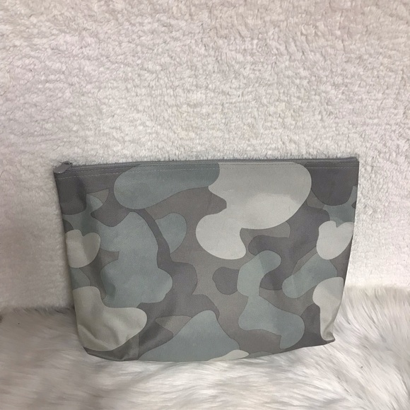 thirty-one | Bags | Thirtyone Camouflage Cosmetic Bag In Gray Tones ...